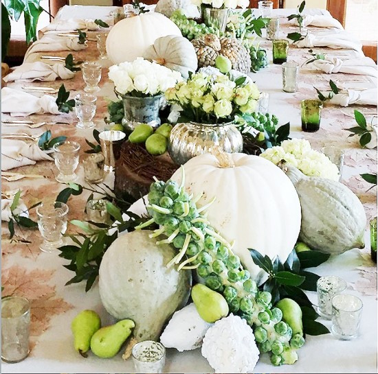 Stunning Green And White Tablescape: Happy Thanksgiving! COCOCOZY