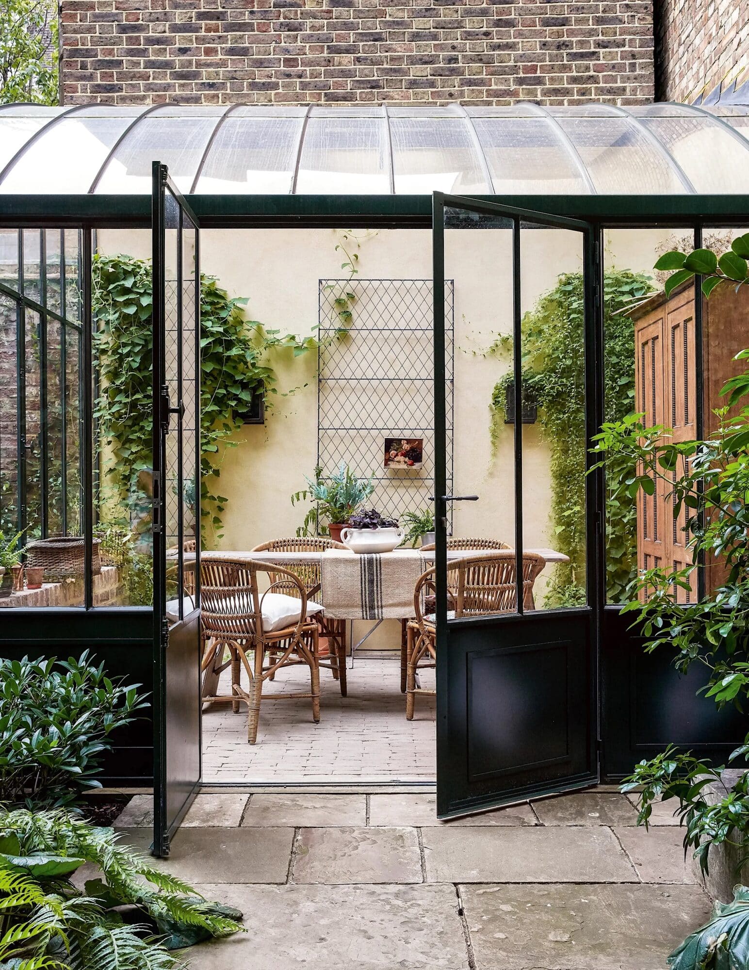European Style Outdoor Patio Ideas for Spring COCOCOZY